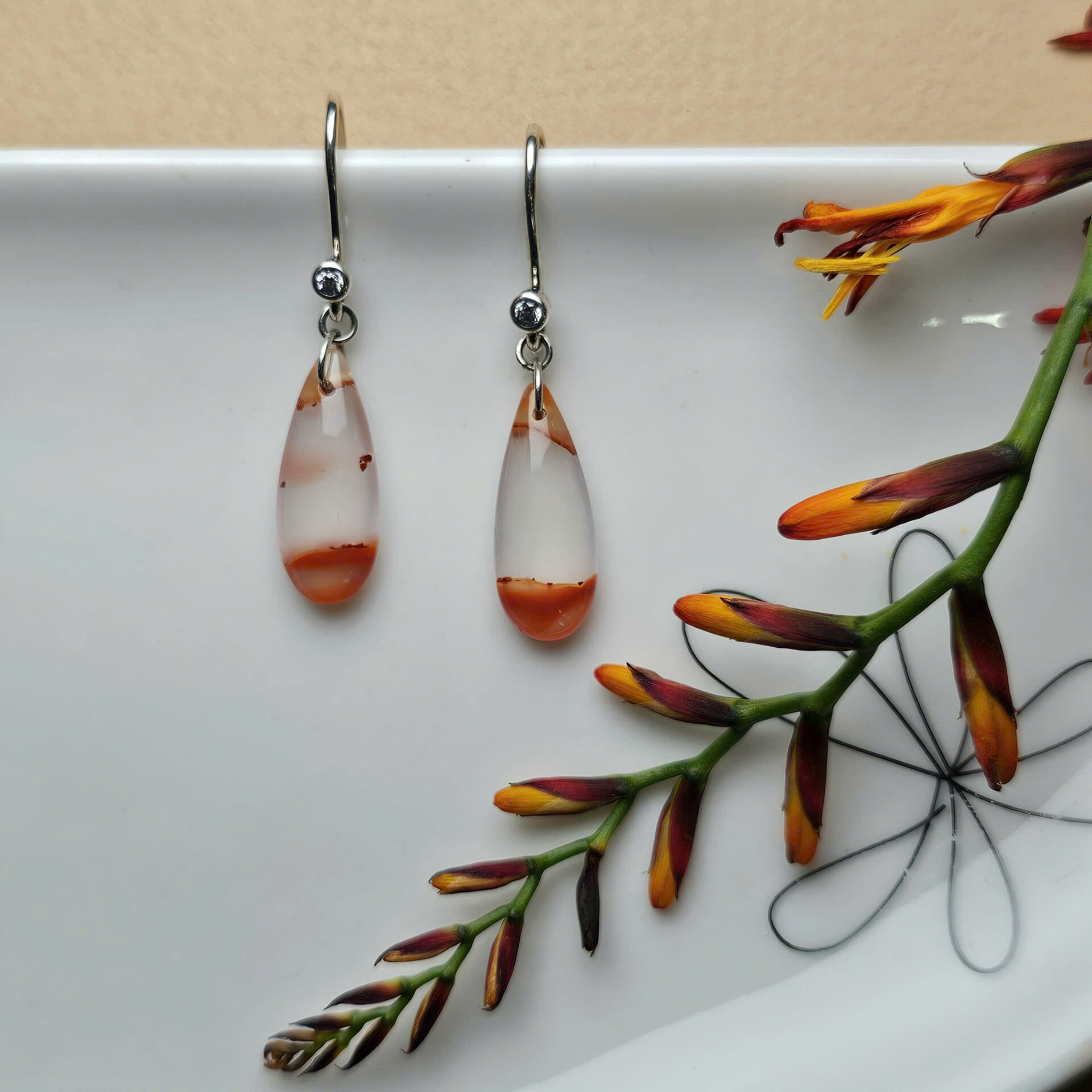 Khuyên tai giọt nước bạc Nam hồng hoa băng - Trang sức Lajew