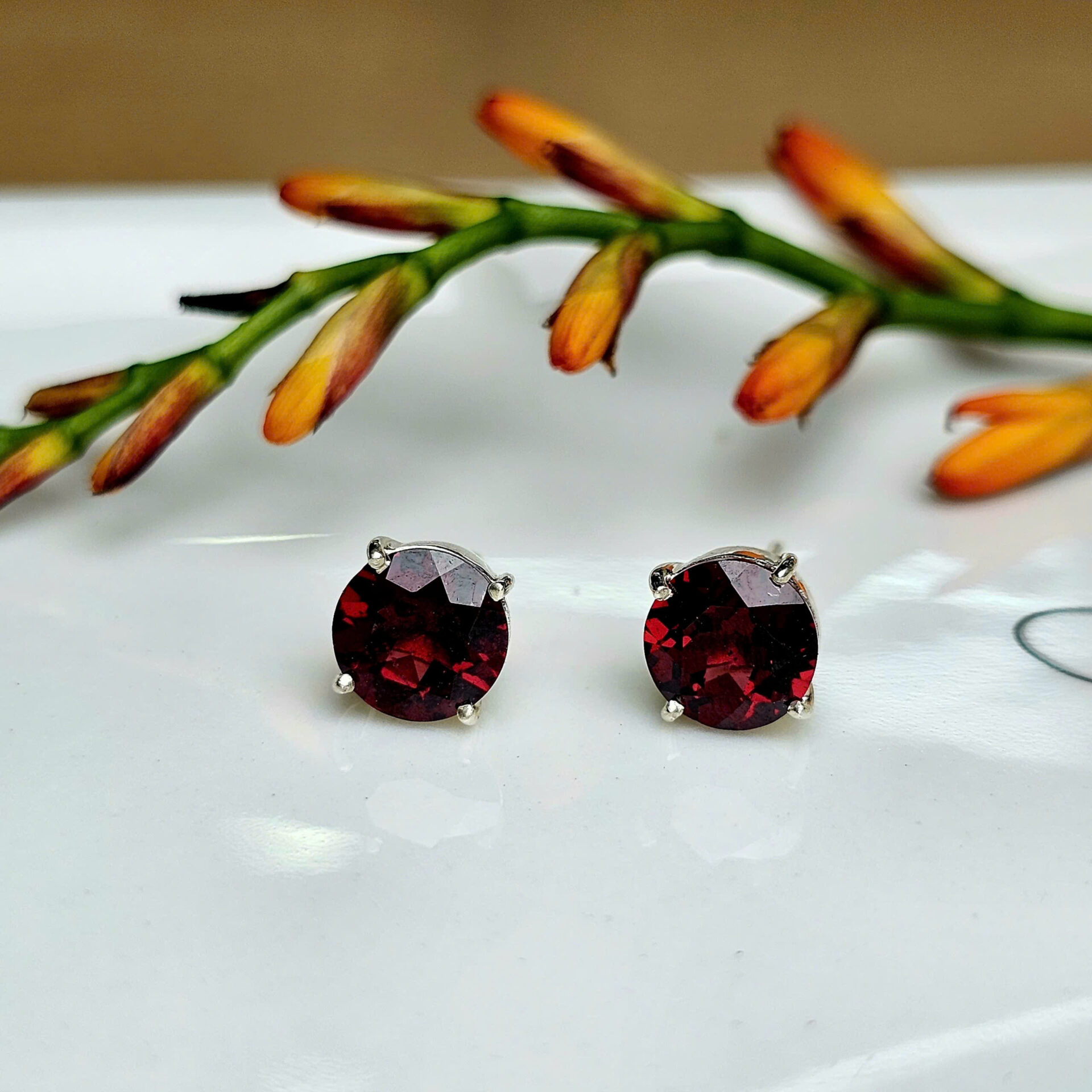 Khuyên tai nụ bạc Garnet - Trang sức Lajew