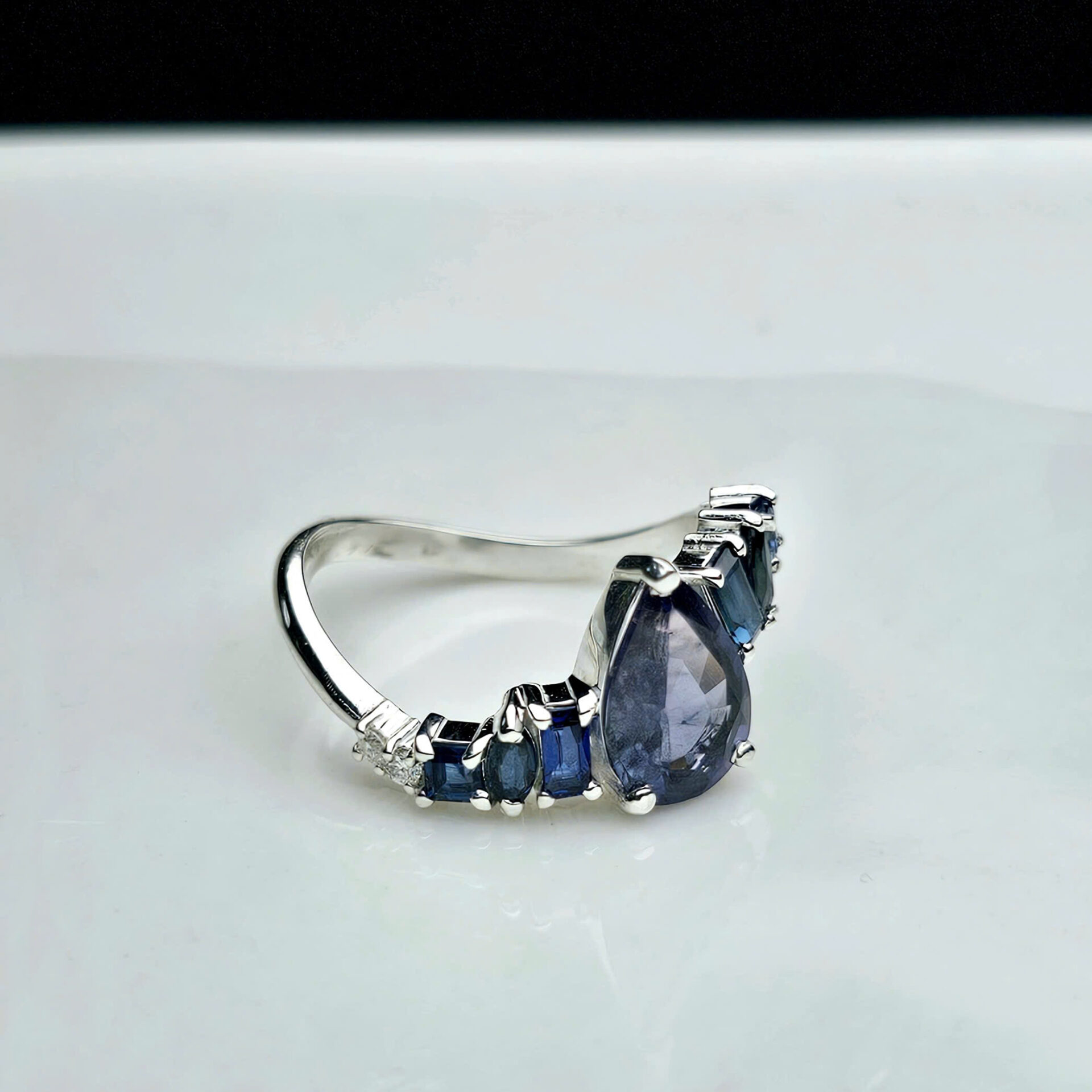 Nhẫn bạc Sapphire - Trang sức Lajew